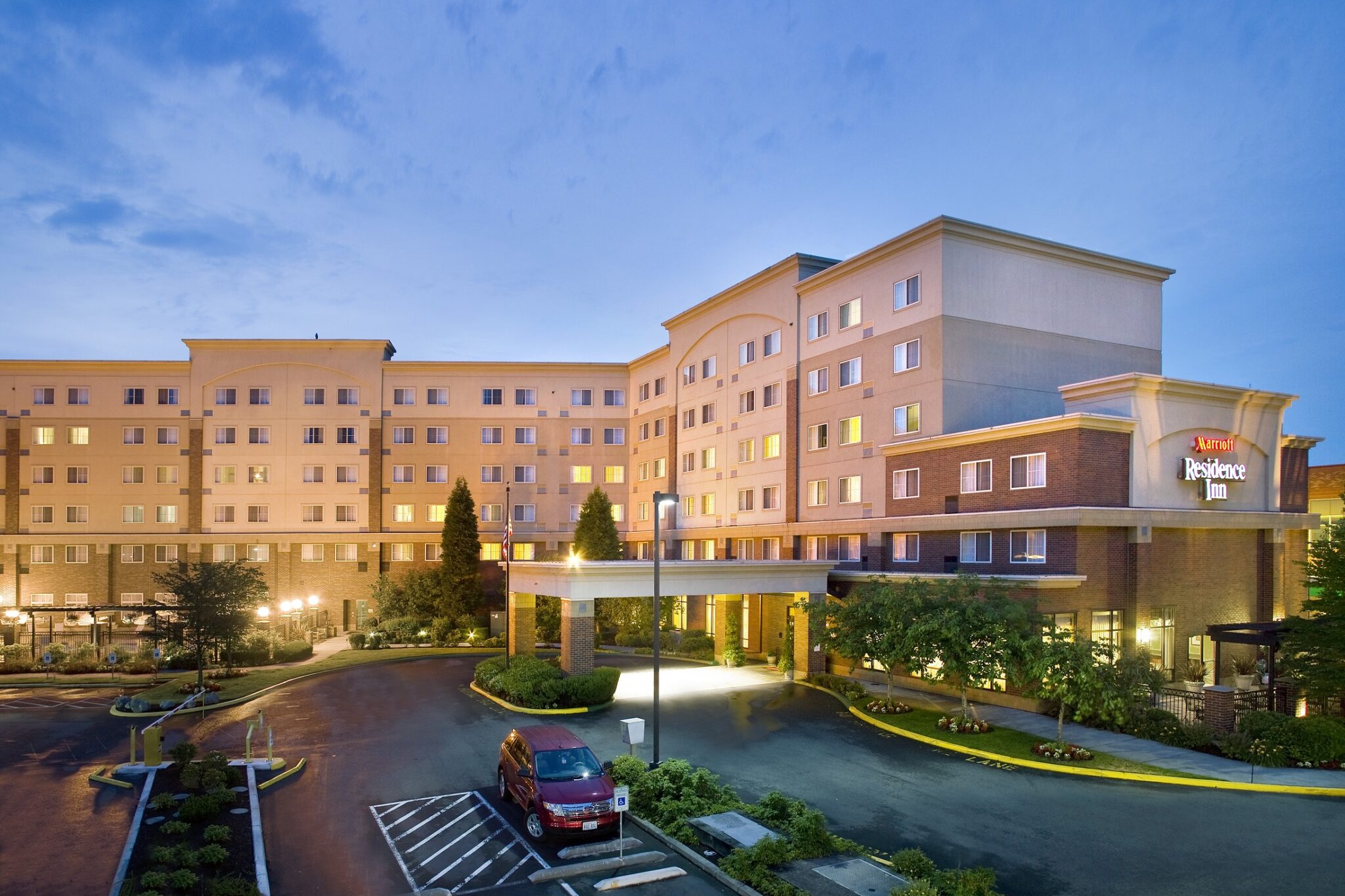 Redmond Hotels - Experience Redmond