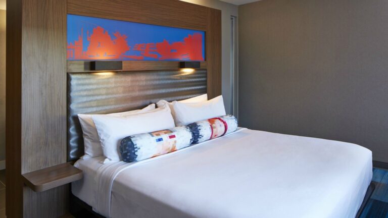 Aloft Seattle Redmond - Experience Redmond