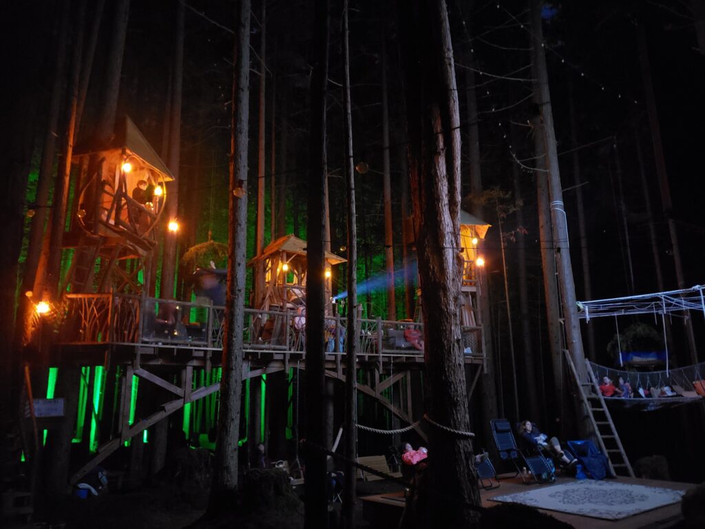 Emerald Forest Treehouse - Experience Redmond