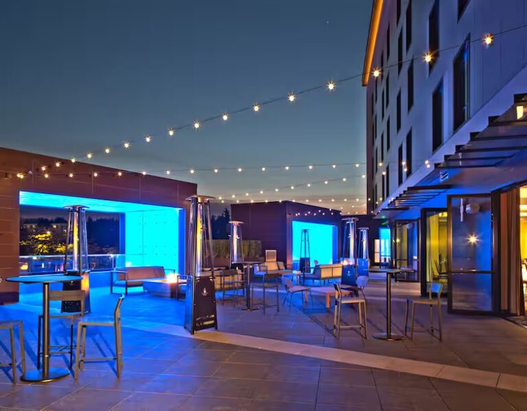 Hilton Garden Inn Outdoor Terrace - Experience Redmond